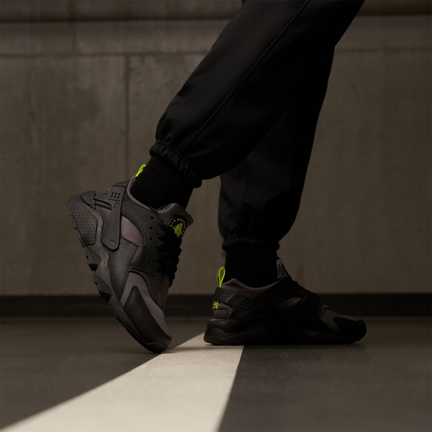 NIKE AIR HUARACHE WT DZ4499-001 | SCHWARZ | 99,99 EUR | Sneaker | Sizeer.de
