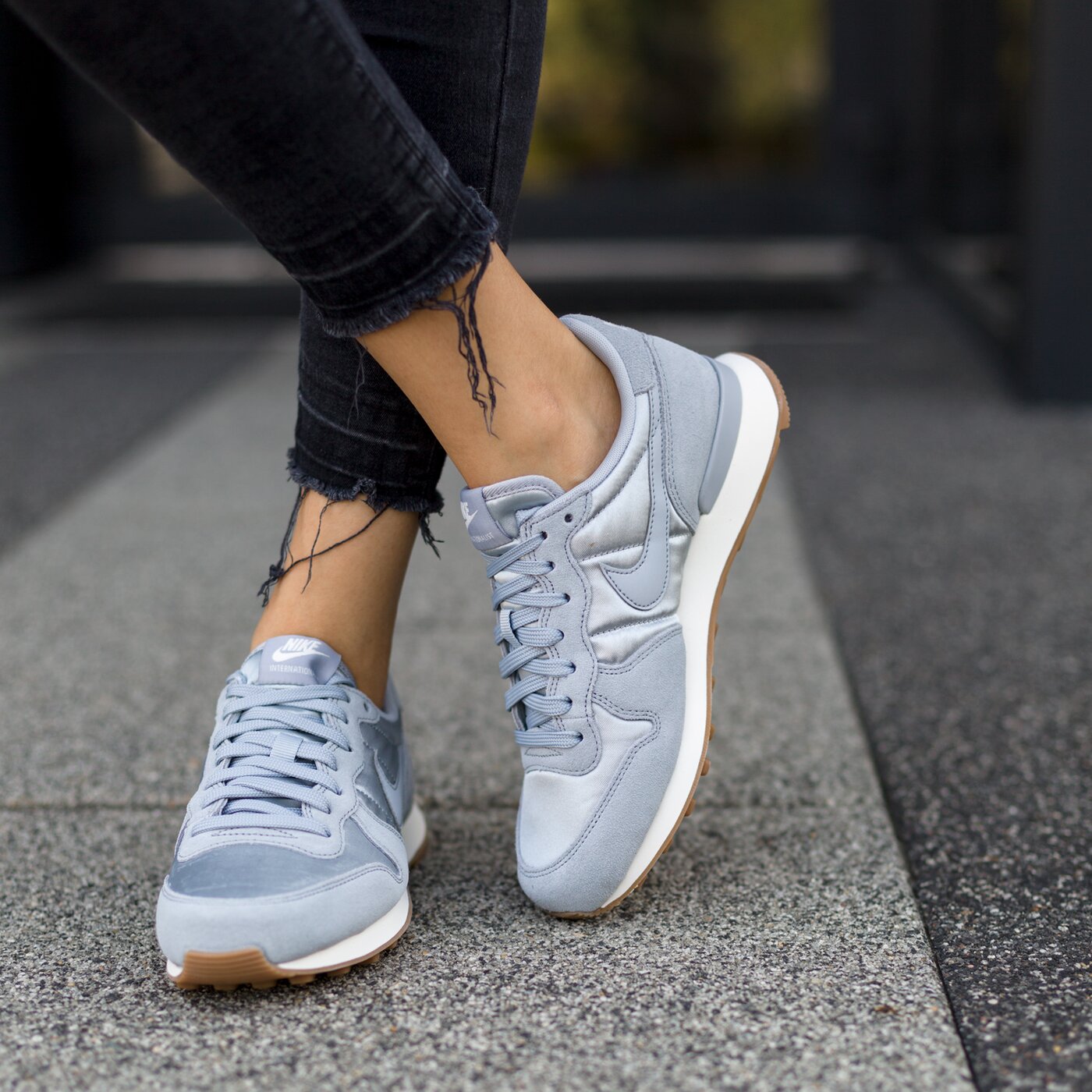 NIKE W INTERNATIONALIST Grau 828407018 | Sizeer.de